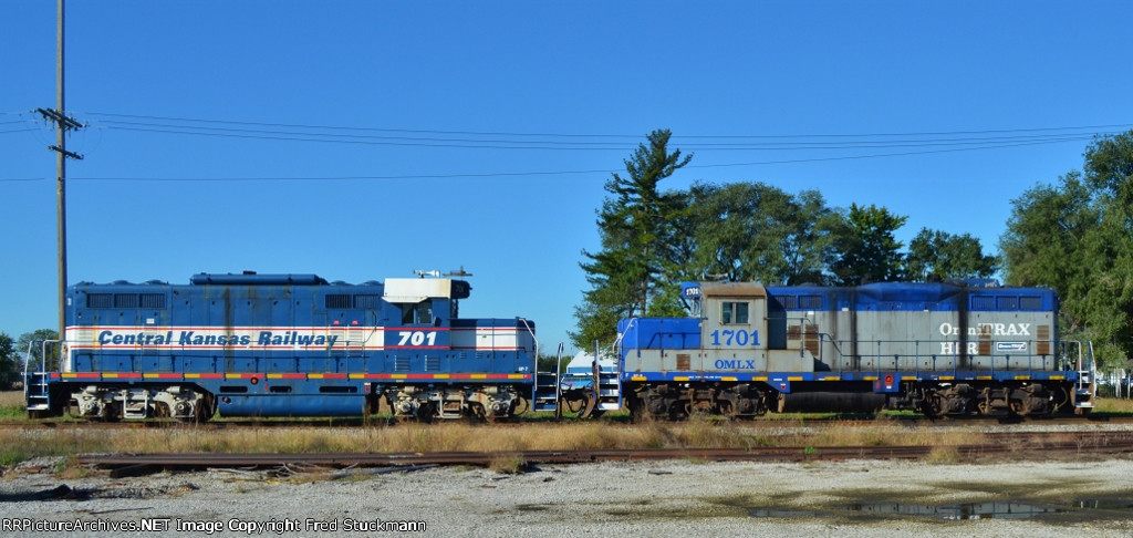 CKRY 701 & OMLX 1701 are resting on former PRR track.